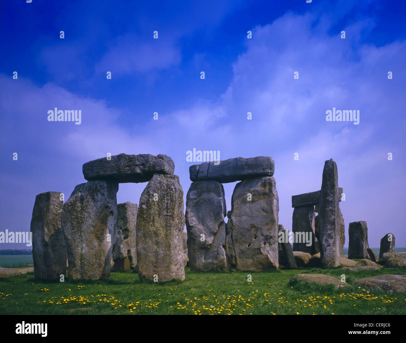 The prehistoric stones of Stonehenge Stock Photo - Alamy