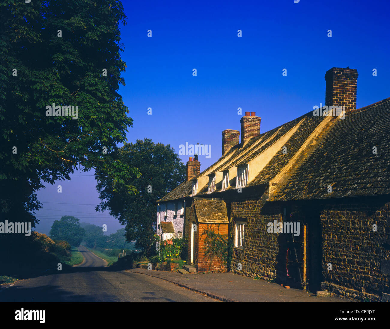 Olde english scene hi-res stock photography and images - Alamy