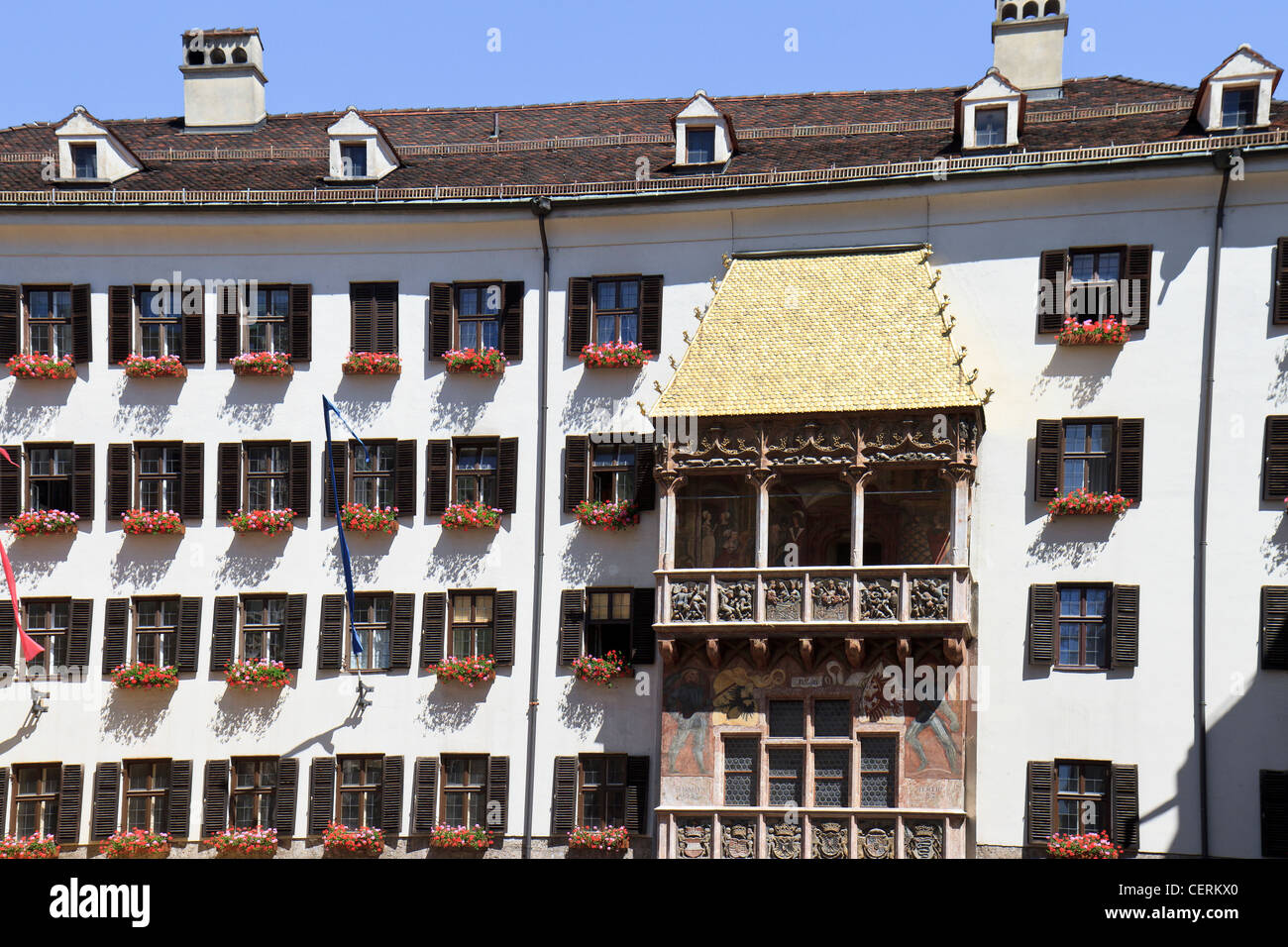 Golden roof tiles hi-res stock photography and images - Alamy
