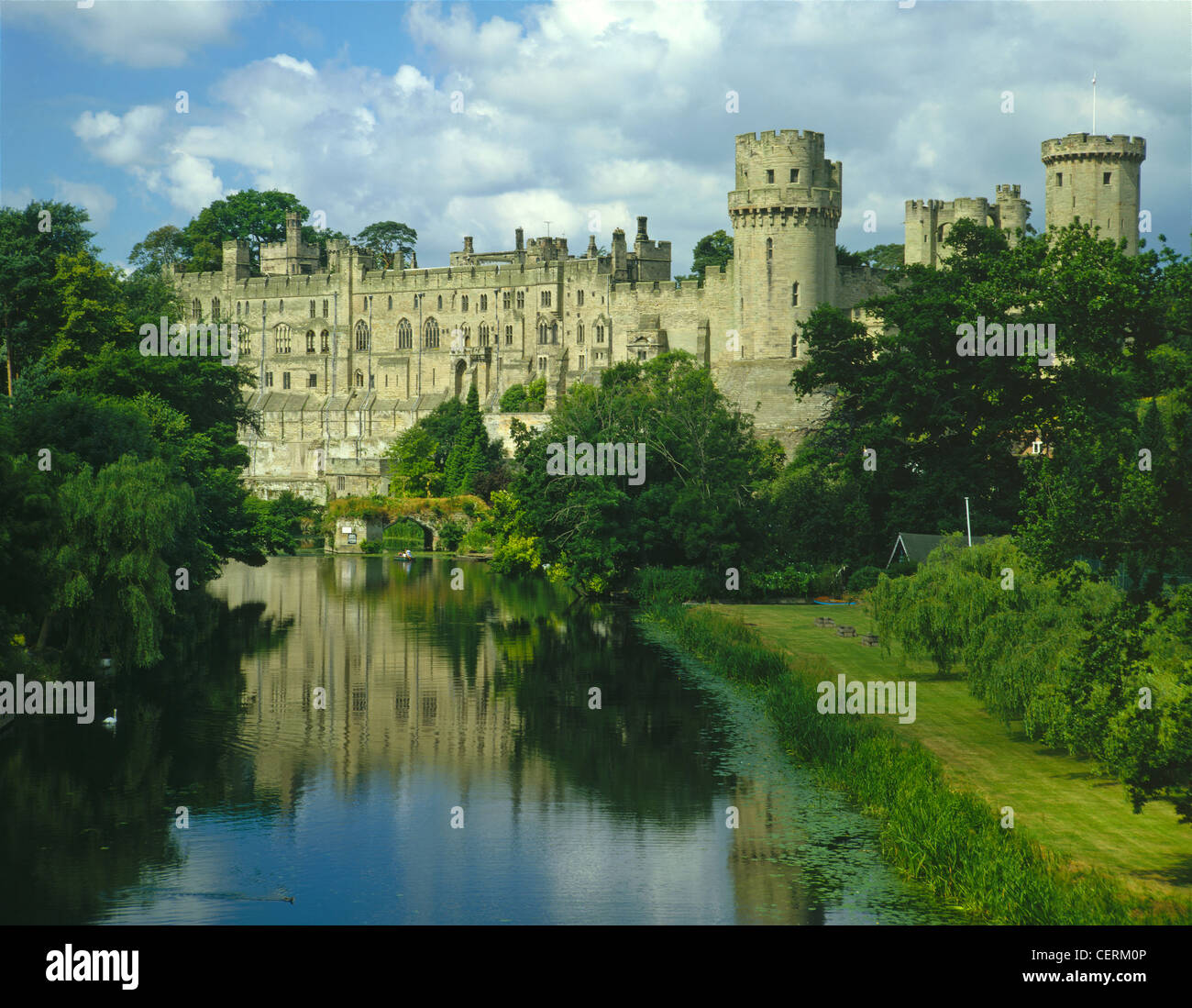 A view along the River Avon of Warwick Castle Stock Photo - Alamy