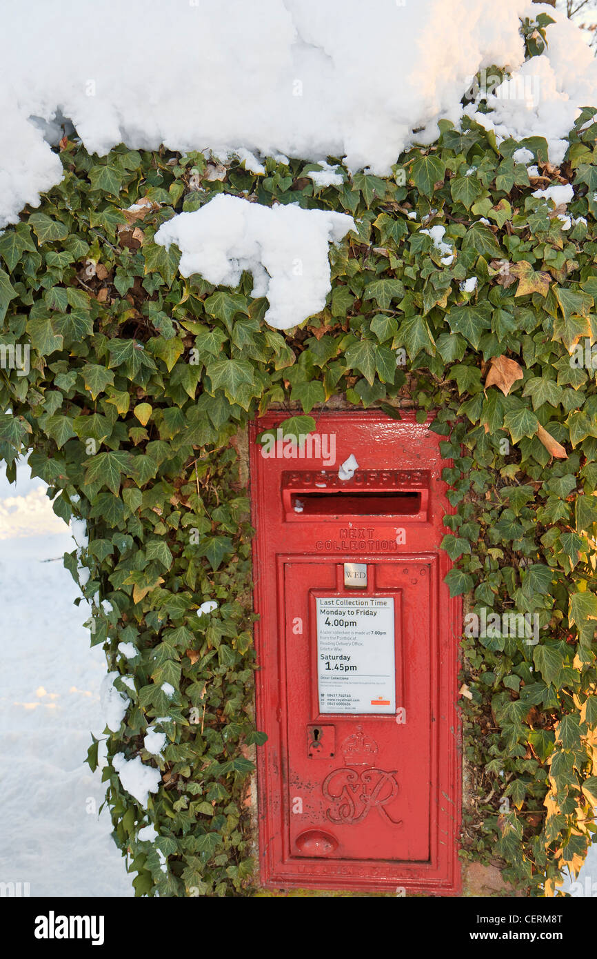 UK Berkshire Post Box In The Snow Stock Photo - Alamy