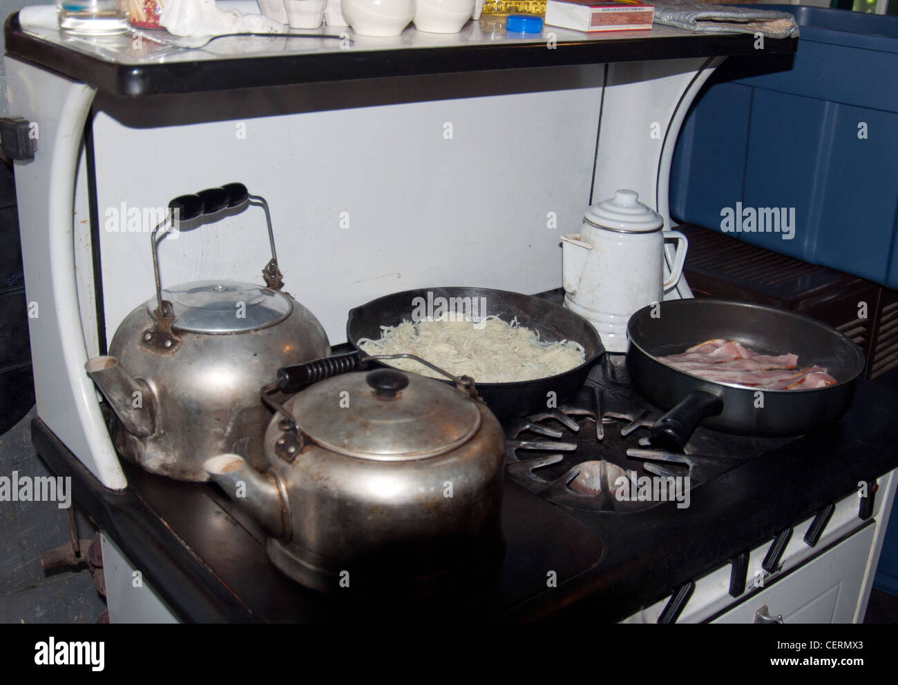 Old Cooking Stove Stock Photos & Old Cooking Stove Stock Images - Alamy