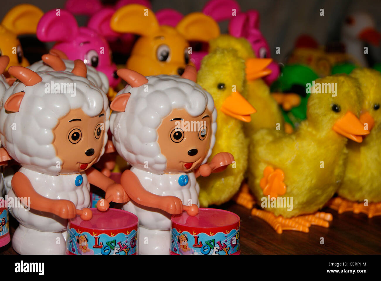 Girls playing drums hi-res stock photography and images - Alamy