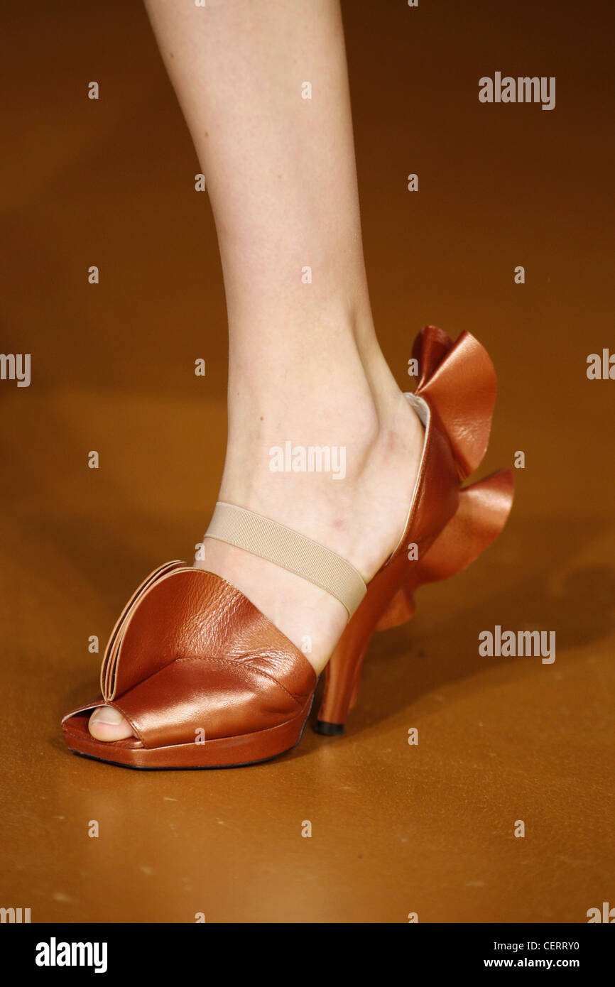 Curved heel shoes hi-res stock photography and images - Alamy