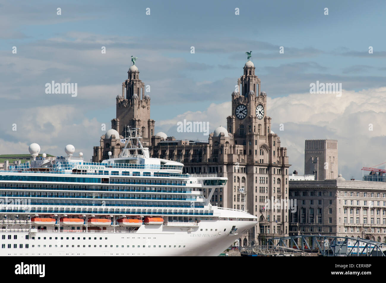 The liver building with cruise ship and mersey ferry hi-res stock ...