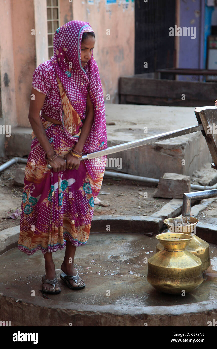 India, Rajasthan, Bundi, woman pumping water at a well Stock Photo - Alamy