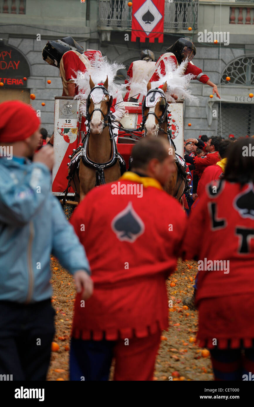 Horse thrusting hi-res stock photography and images - Alamy
