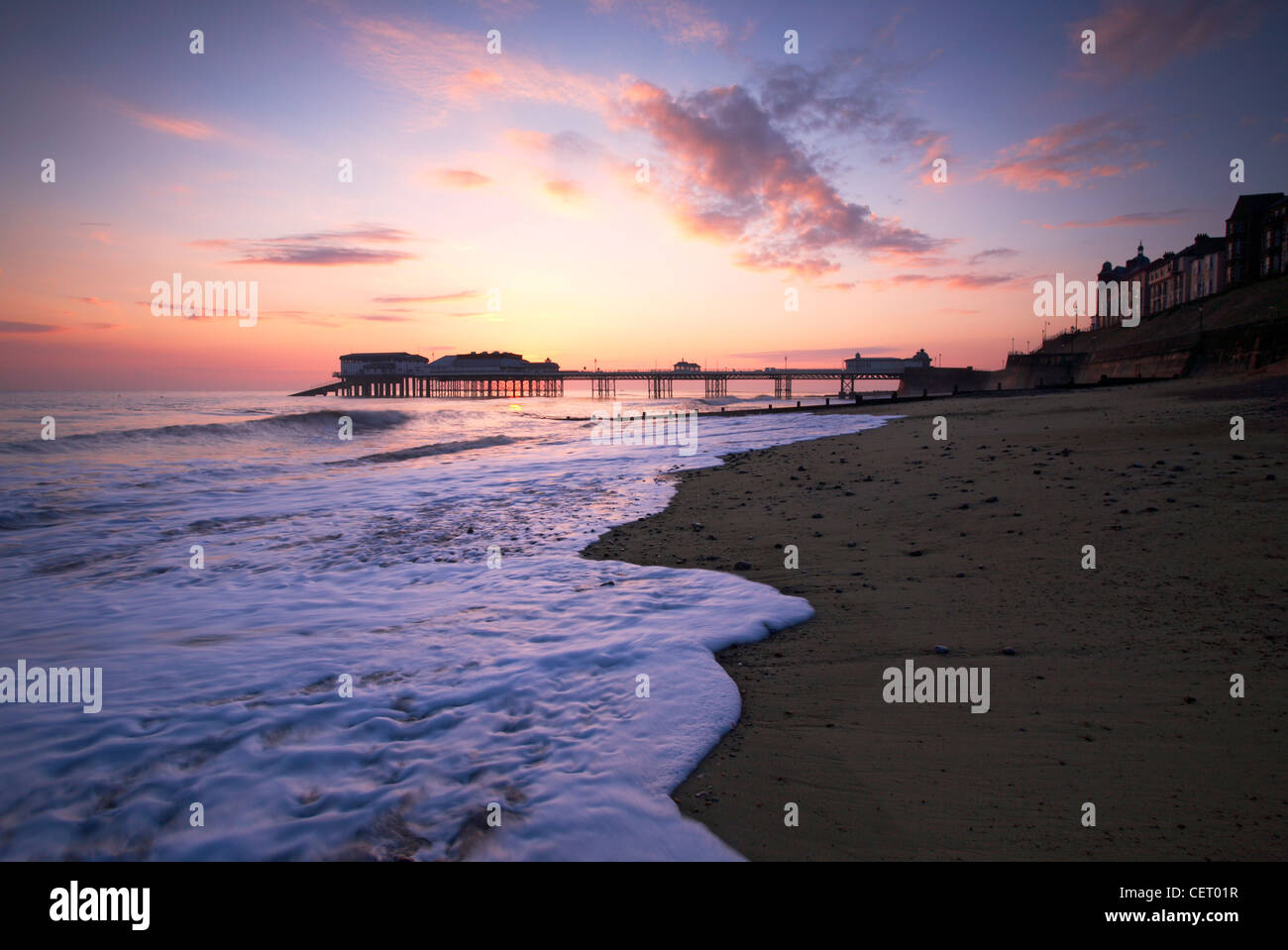 Cromer Pier at sunrise on the North Norfolk Coast Stock Photo - Alamy