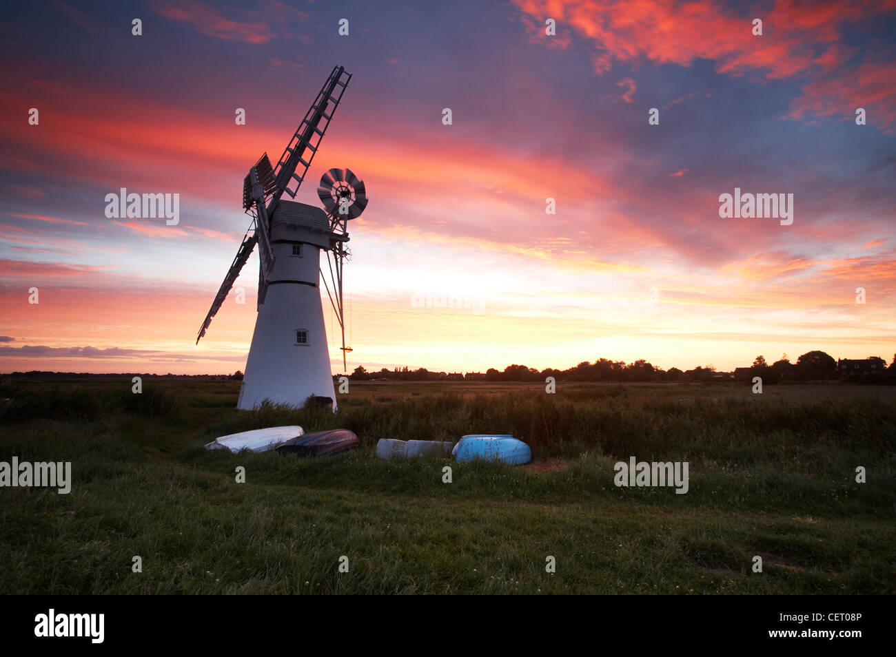 Thurne Windmill at sunrise on the Norfolk Broads Stock Photo - Alamy