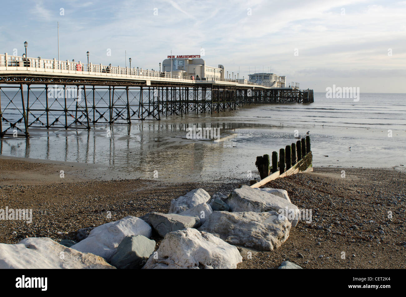 Worthing pier and beach hi-res stock photography and images - Alamy