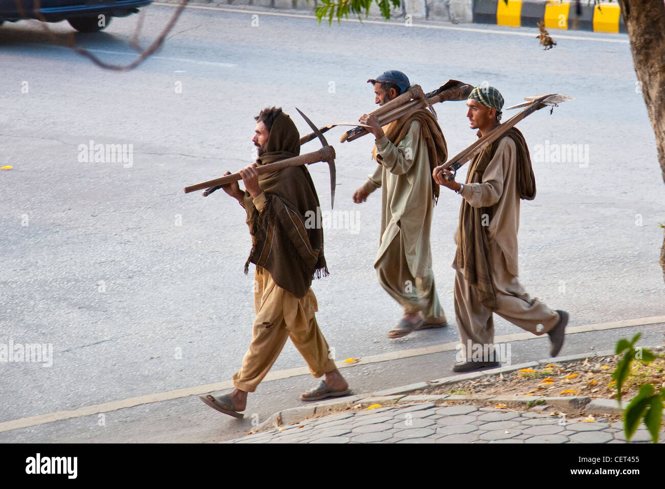 Day laborers in Islamabad, Pakistan Stock Photo - Alamy