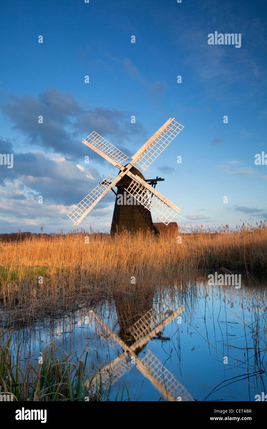 Herringfleet Drainage Windmill (Walker's Mill) built in 1820, a Grade ...