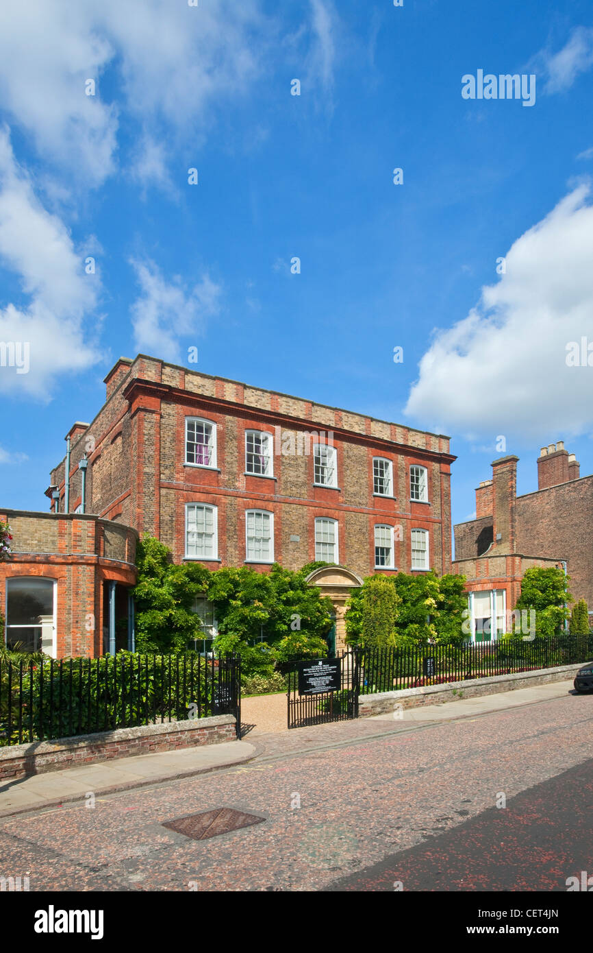 Peckover House built in 1722, a Georgian merchant's townhouse lived in ...