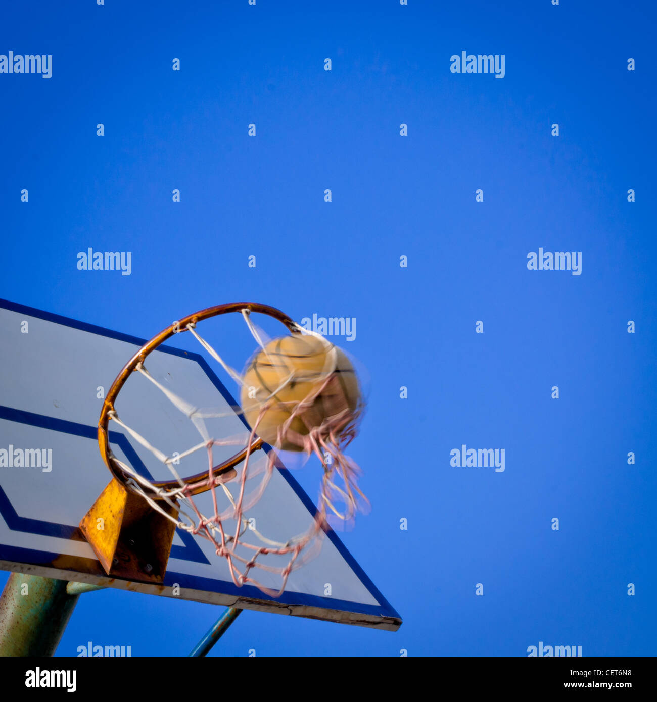 School team basketball outside hi-res stock photography and images - Alamy