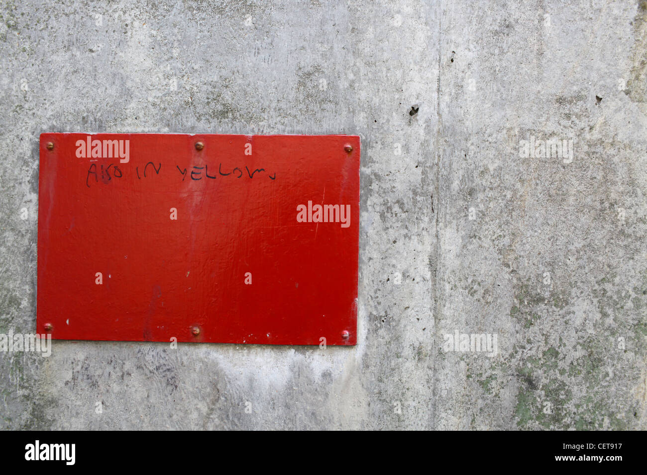 Text Graffiti on red plate on concrete wall Stock Photo - Alamy