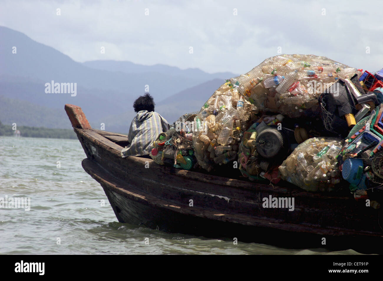 Garbage scow hi-res stock photography and images - Alamy