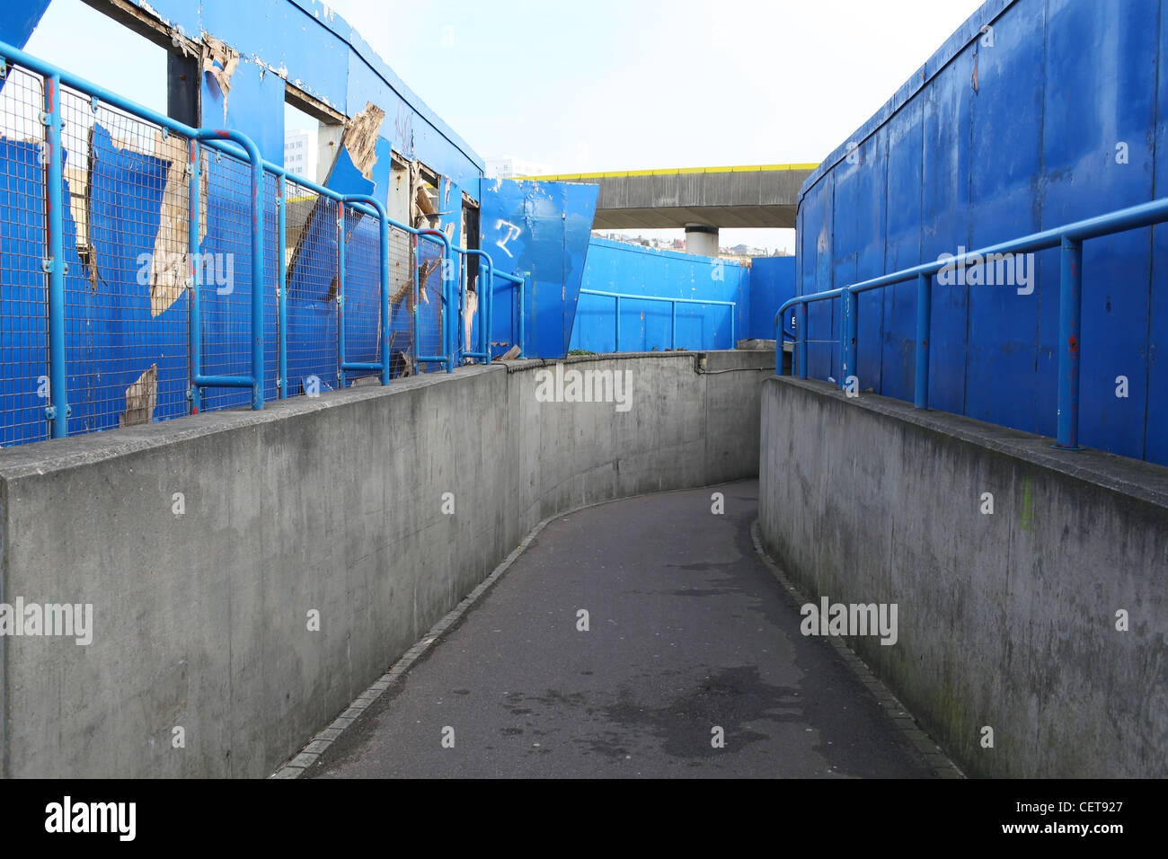 Underpass pathway hi-res stock photography and images - Alamy