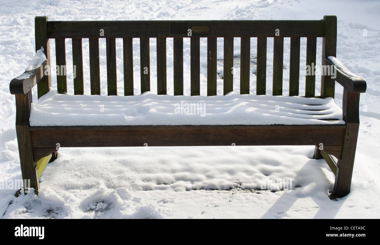 Snow bench seat Stock Photo - Alamy