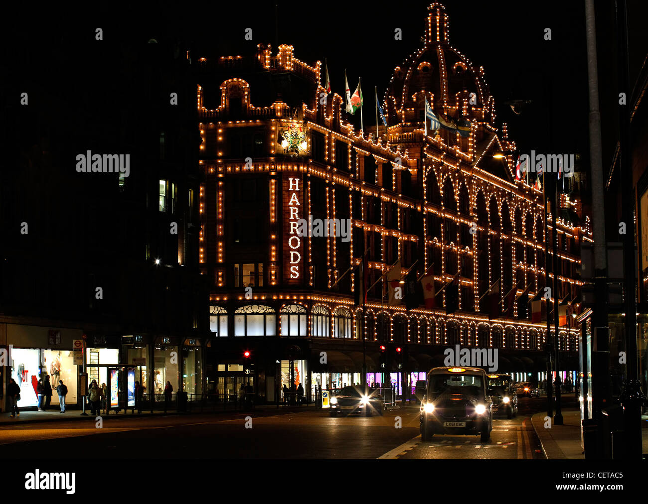 Harrods at night hi-res stock photography and images - Alamy