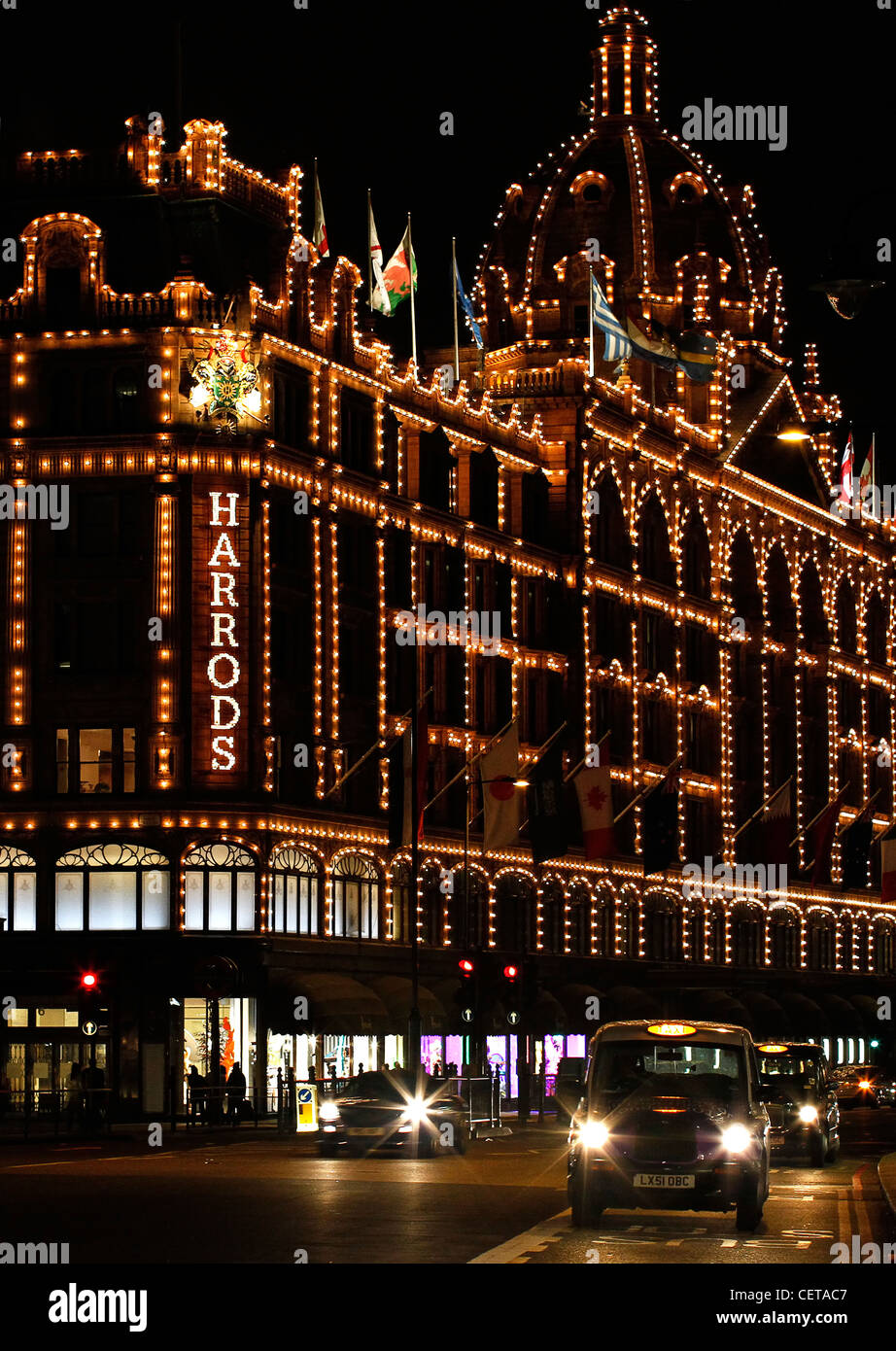 Harrods store exterior hi-res stock photography and images - Alamy