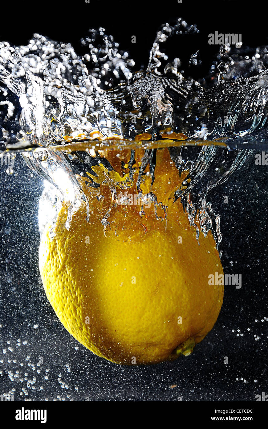 Lemon falling down to the cold water and making splash Stock Photo - Alamy