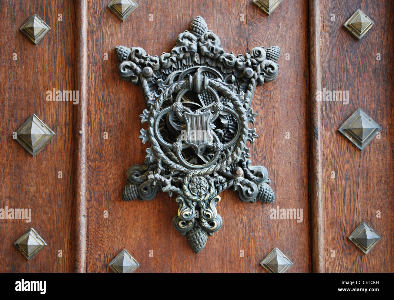 Medieval castle metal door hi-res stock photography and images - Alamy