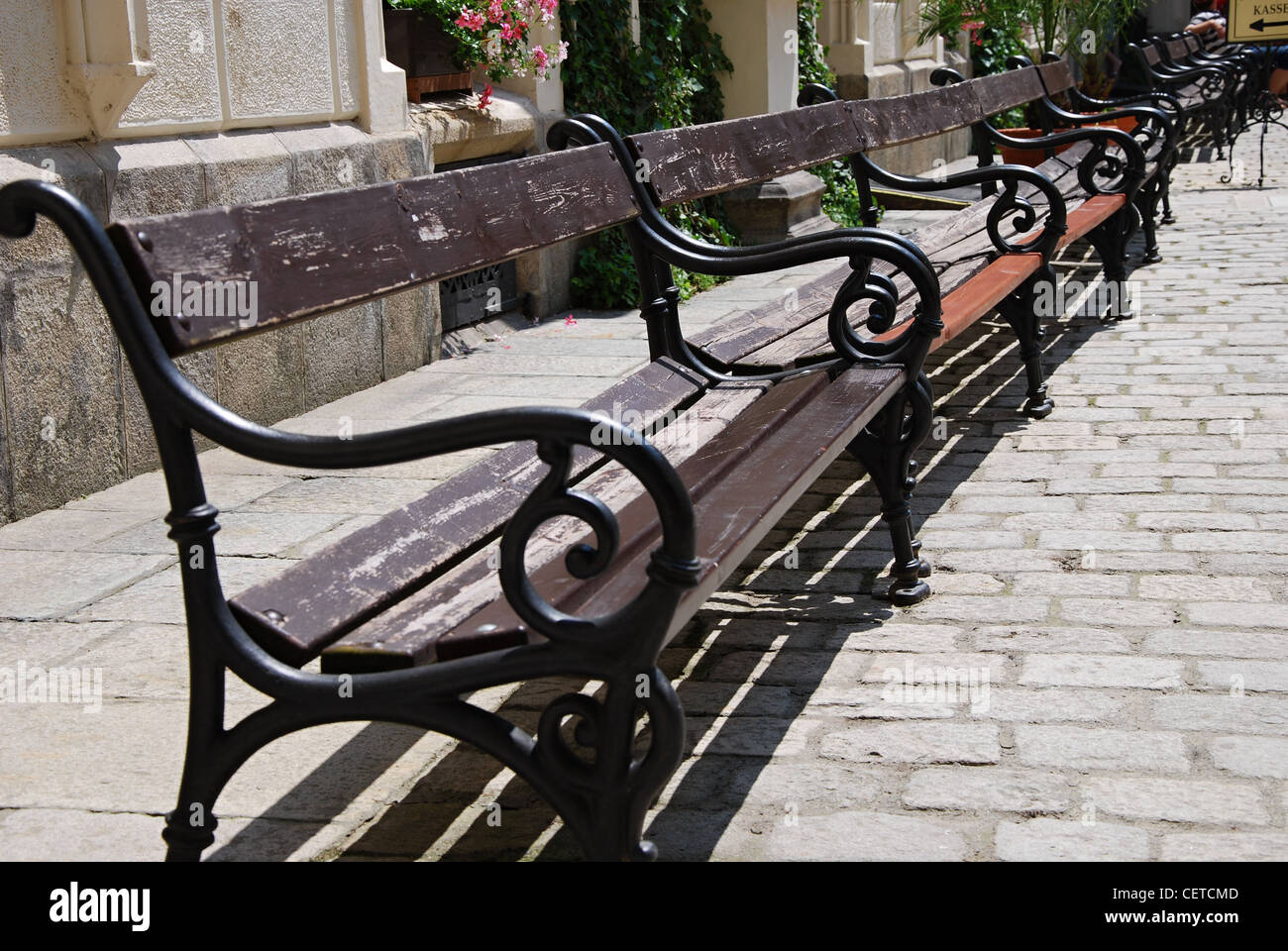 Courtyard bench hi-res stock photography and images - Alamy