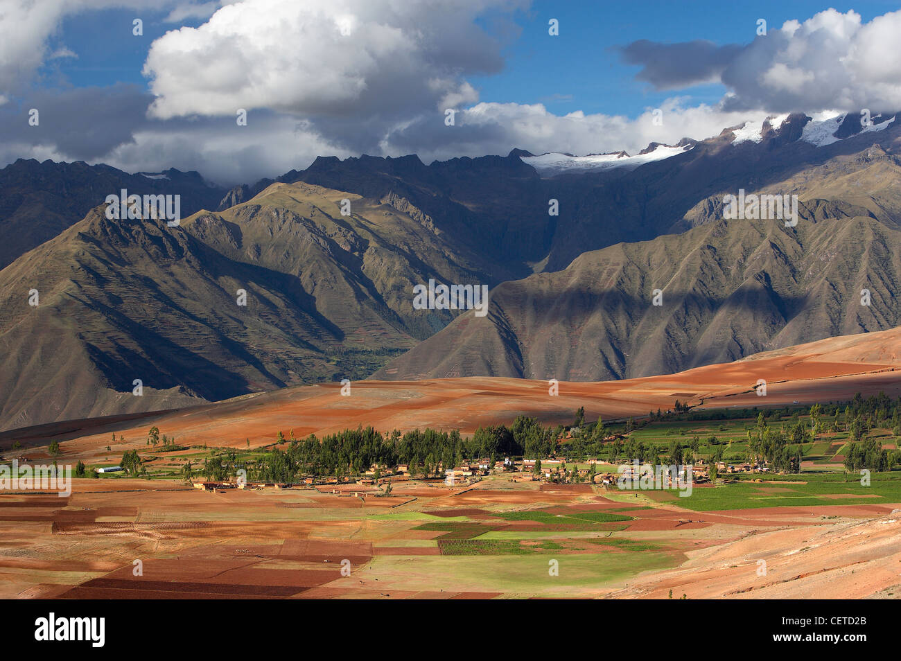 Cordillera urubamba hi-res stock photography and images - Alamy