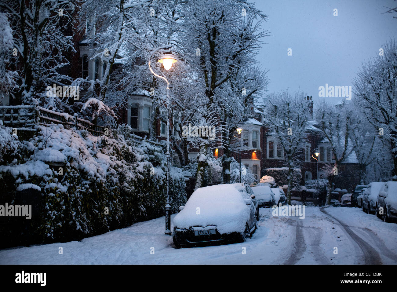 Snow children london snowman hi-res stock photography and images - Alamy