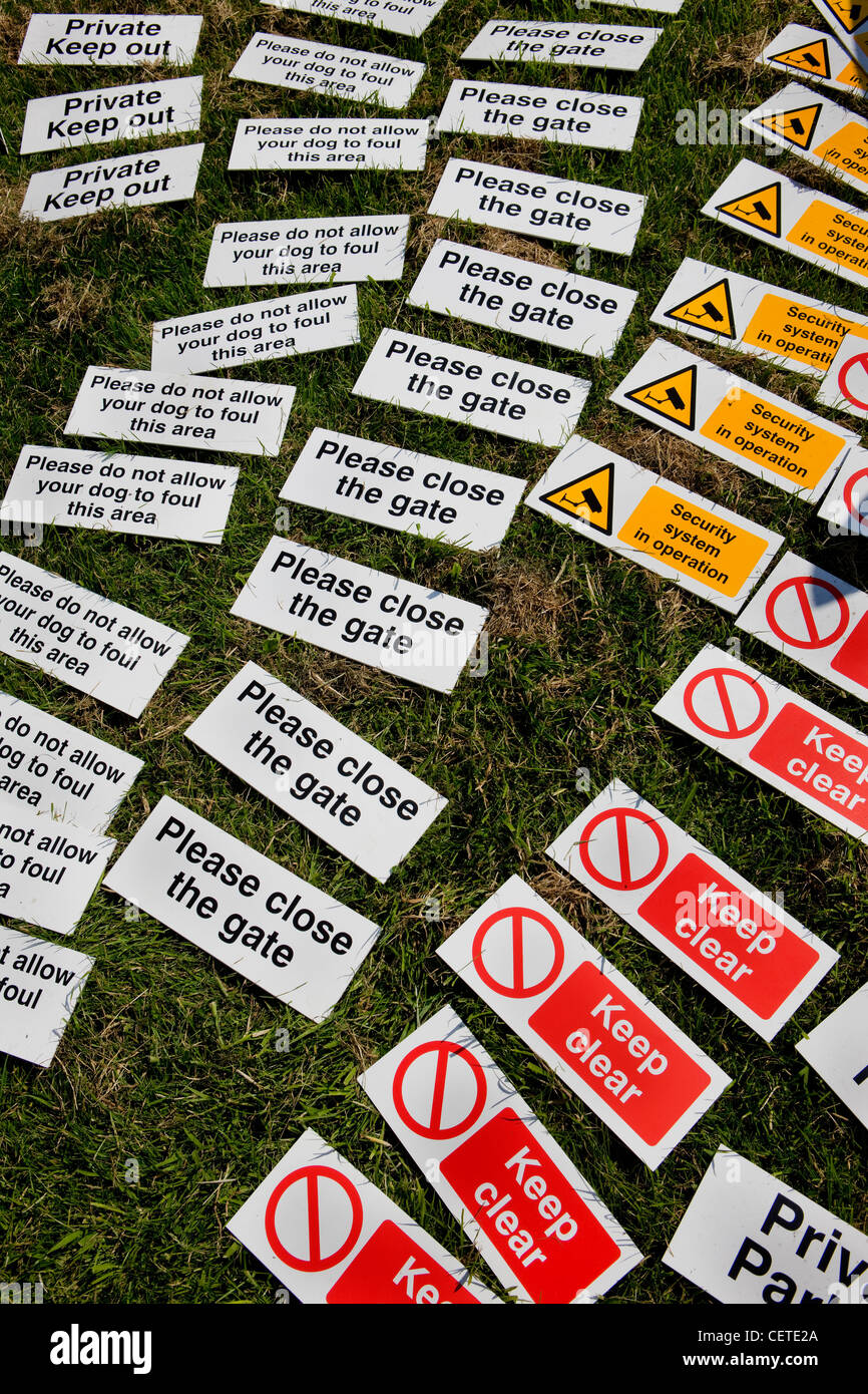 Caution signs hi-res stock photography and images - Alamy