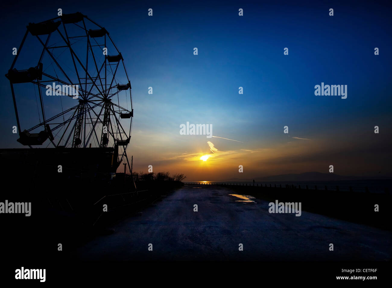 A silhouette of a ferris wheel at sunset in Silloth Stock Photo - Alamy