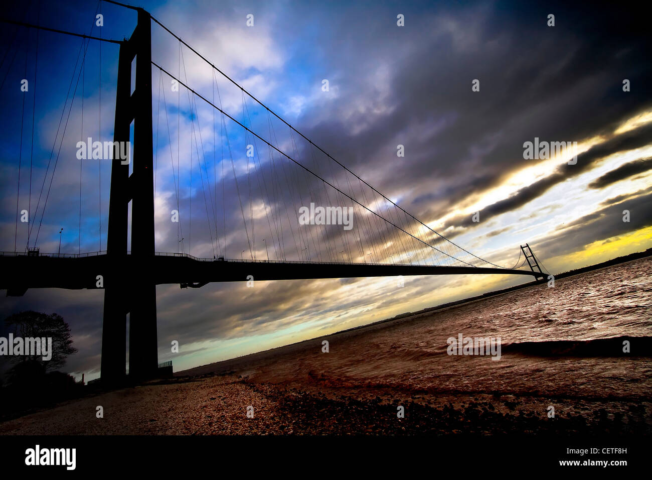 Humber bridge at twilight hi-res stock photography and images - Alamy