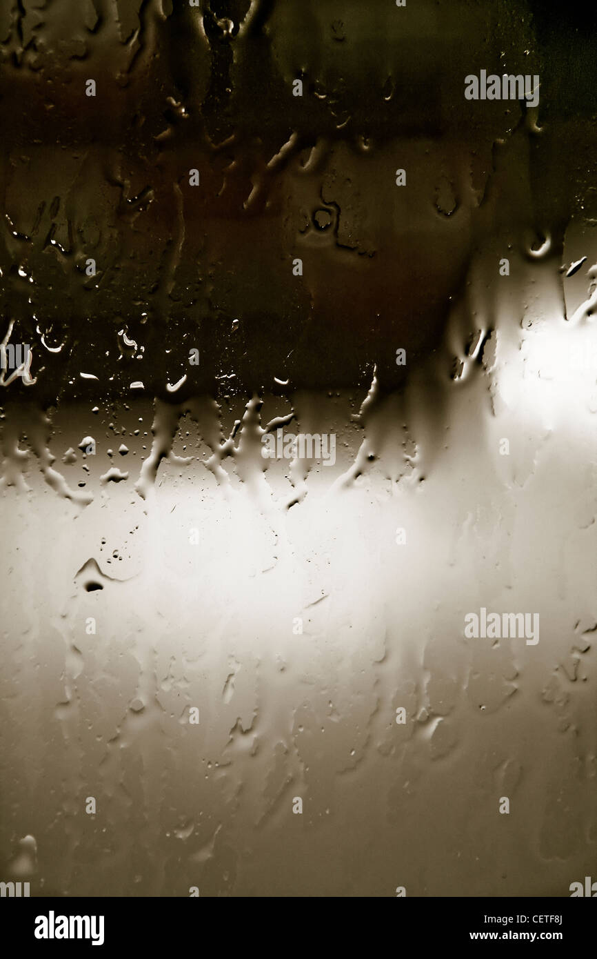 Rain on a window hi-res stock photography and images - Alamy