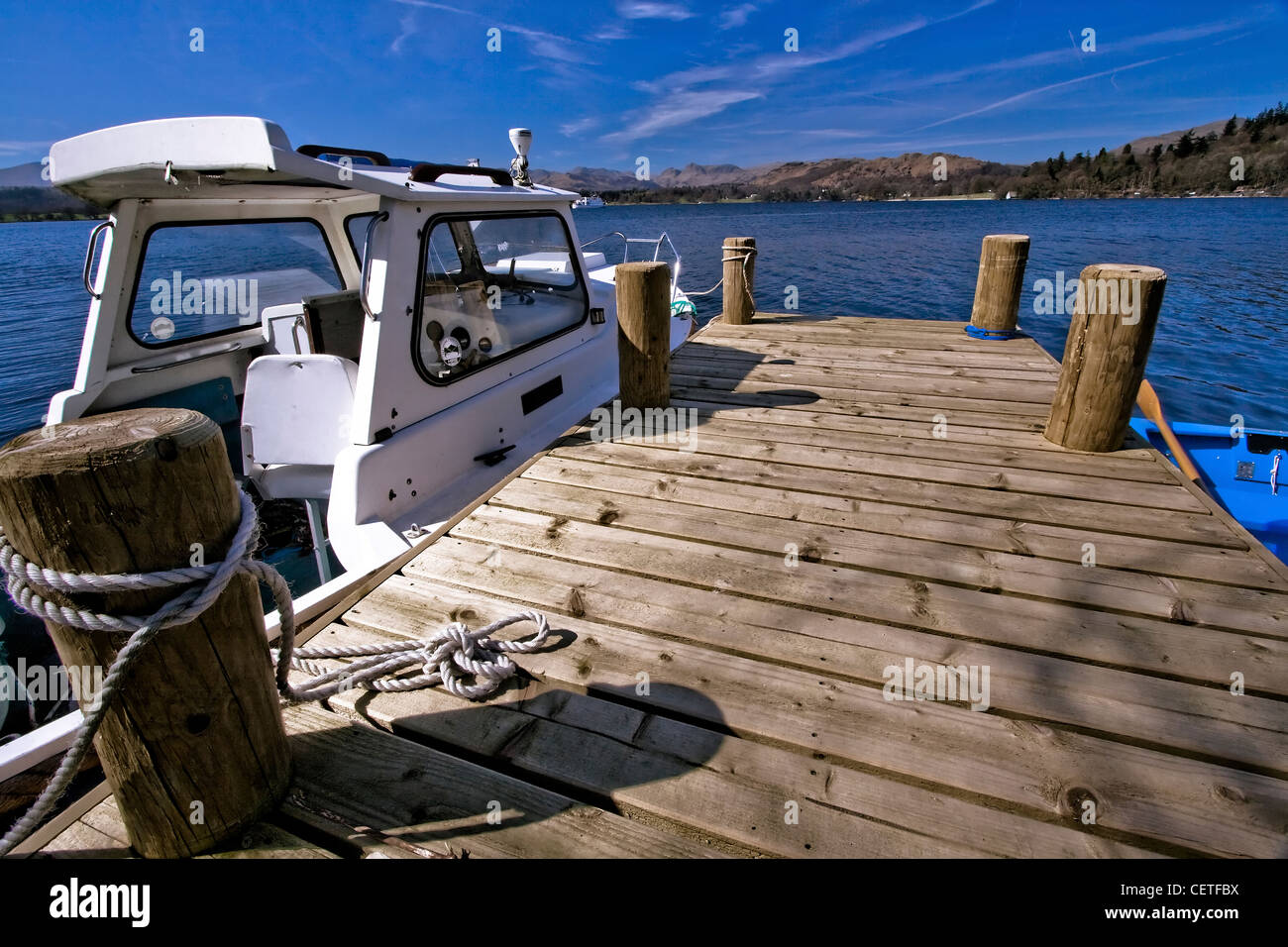 Windemere and jetty hi-res stock photography and images - Alamy