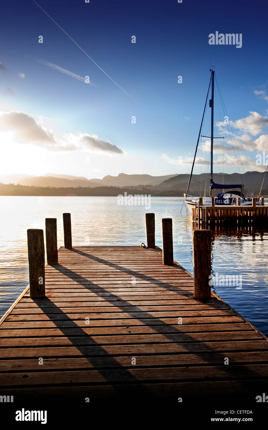 Windemere and jetty hi-res stock photography and images - Alamy
