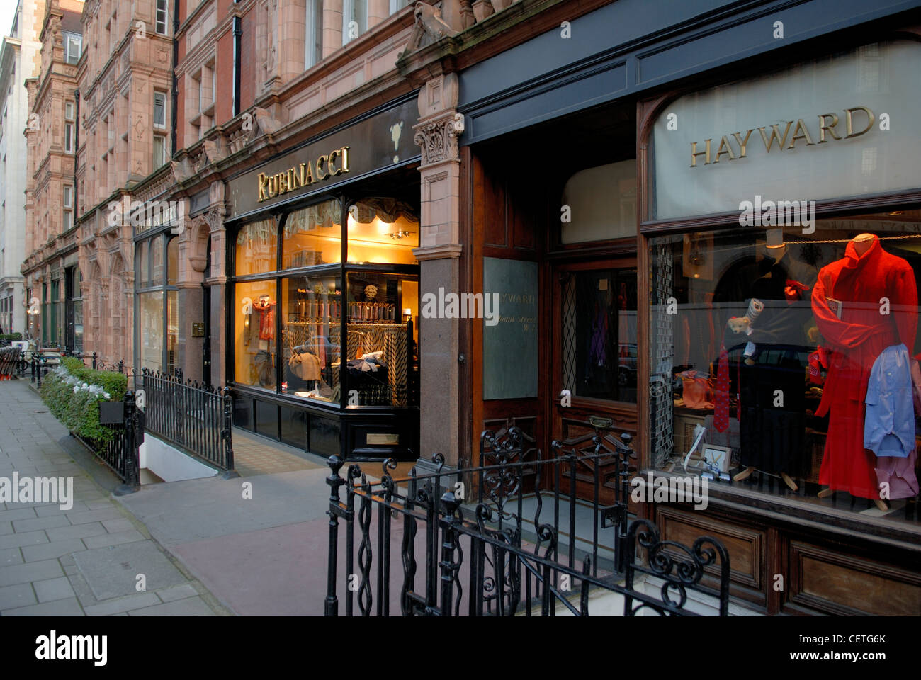 Old english farm pub hi-res stock photography and images - Alamy