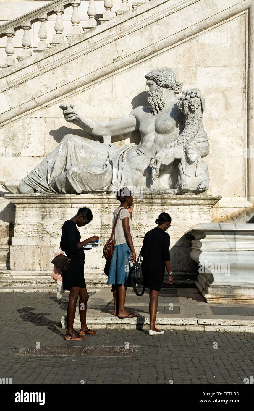 Nile river statue hi-res stock photography and images - Alamy