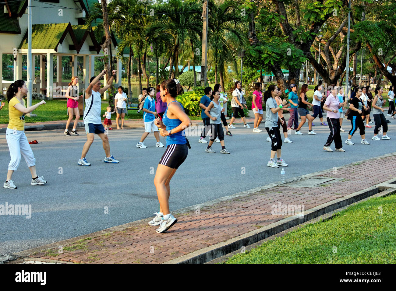Fitness activities at Lumpini Park, Bangkok, Thailand Stock Photo - Alamy