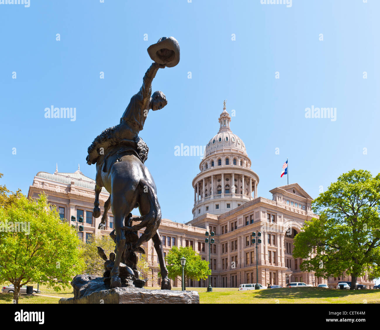 Warren statue hi-res stock photography and images - Alamy