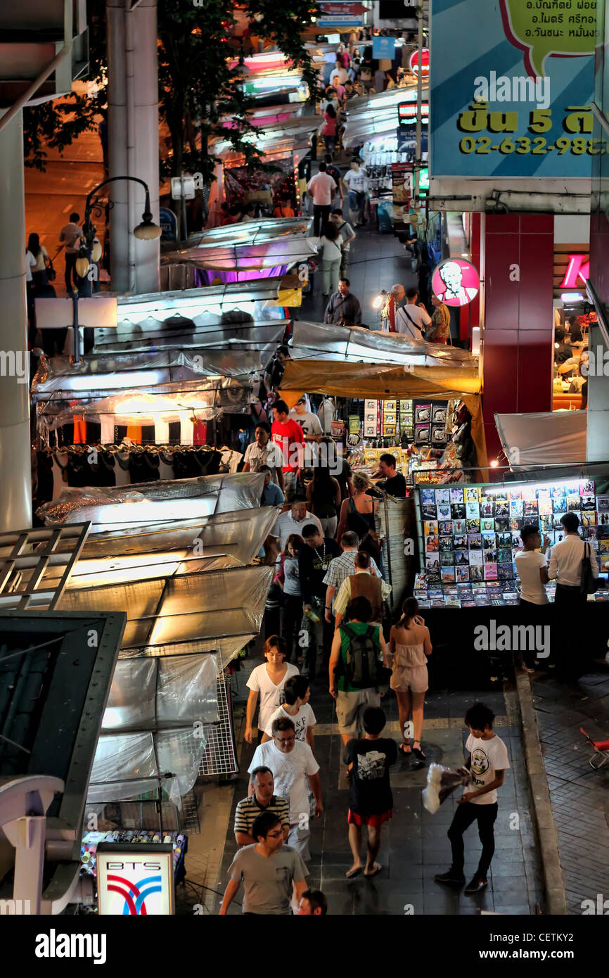Silom road bangkok shops hi-res stock photography and images - Alamy
