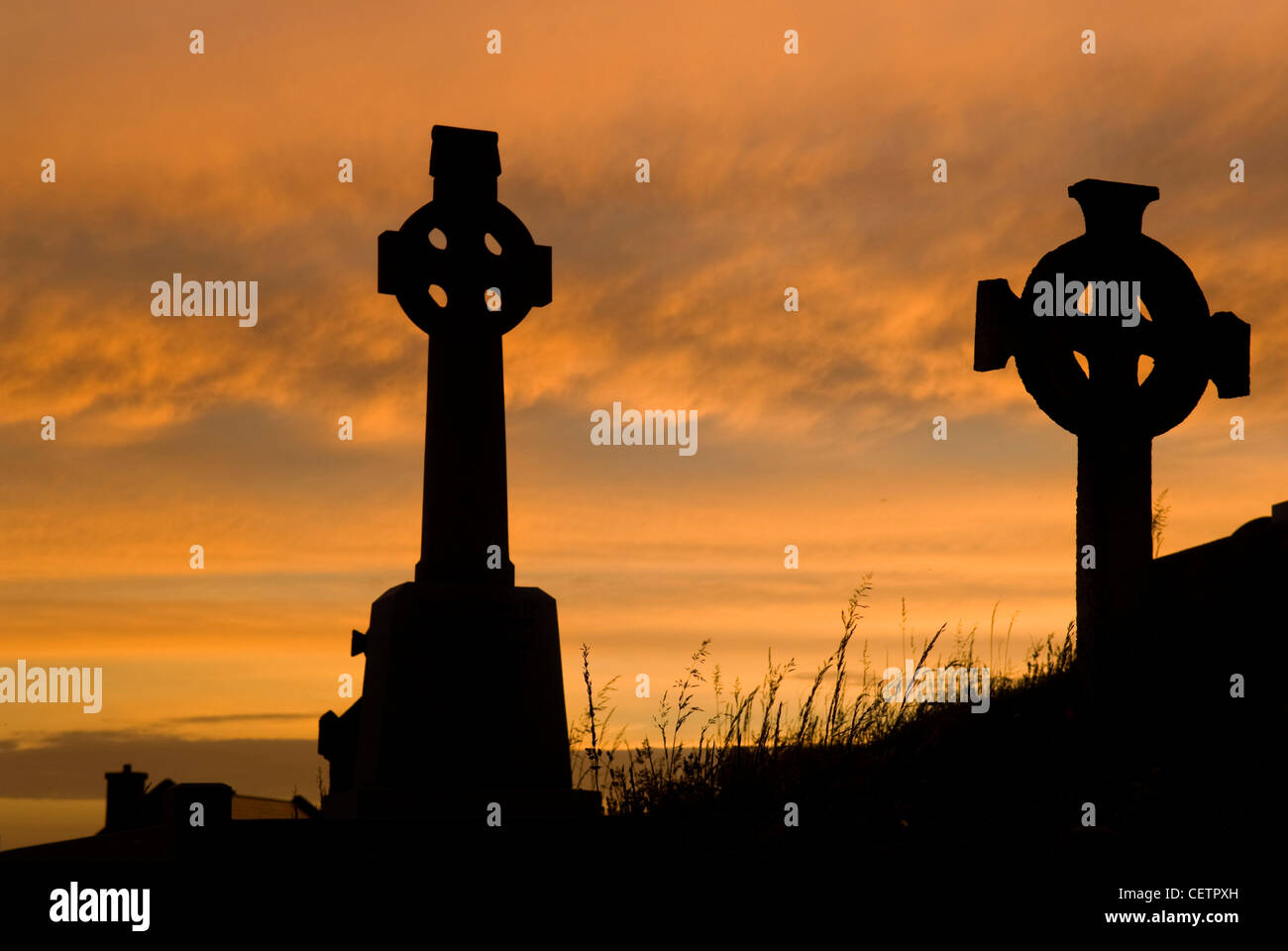 Sun set in cemetery hi-res stock photography and images - Alamy