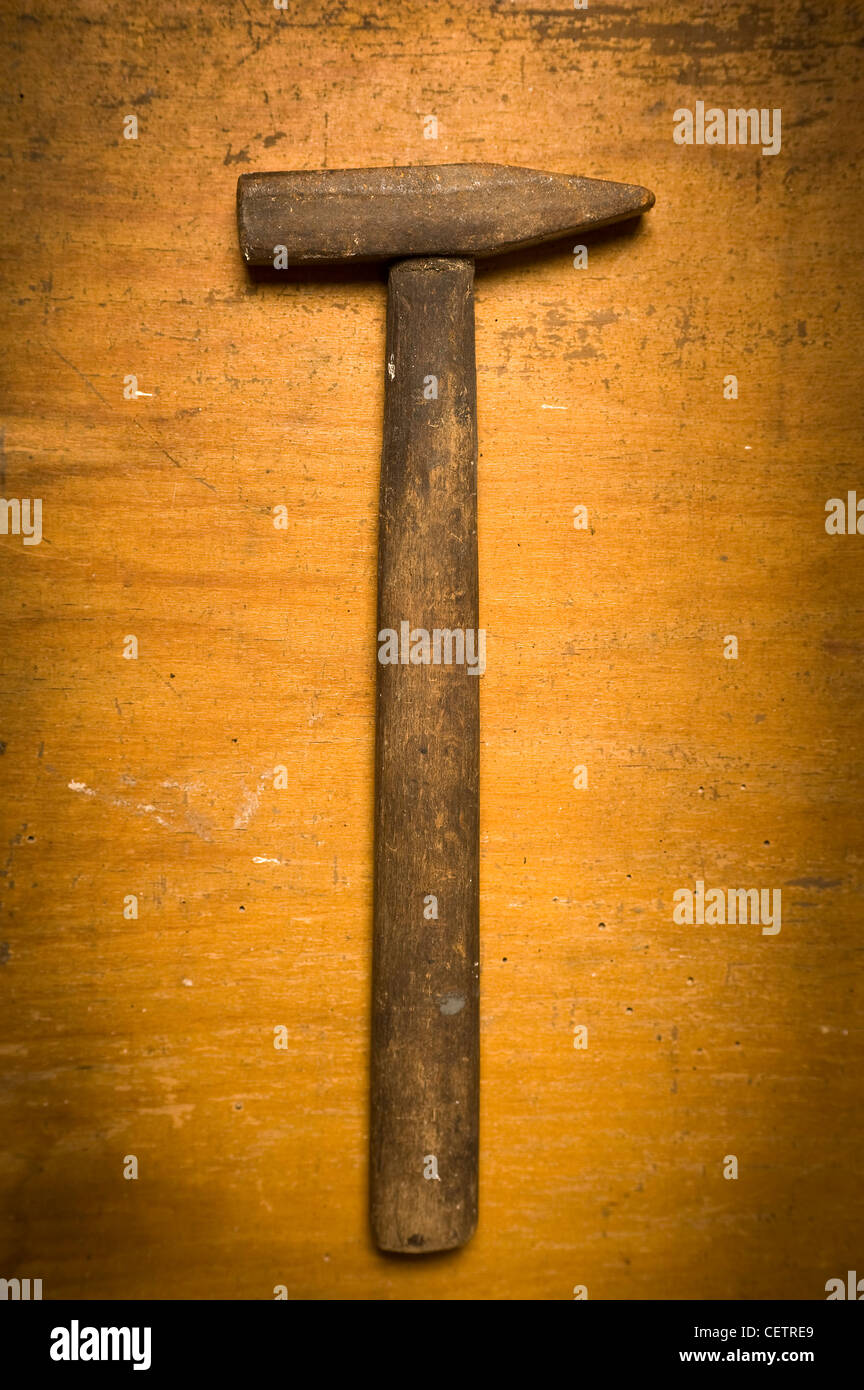 old rusty hammer Stock Photo - Alamy