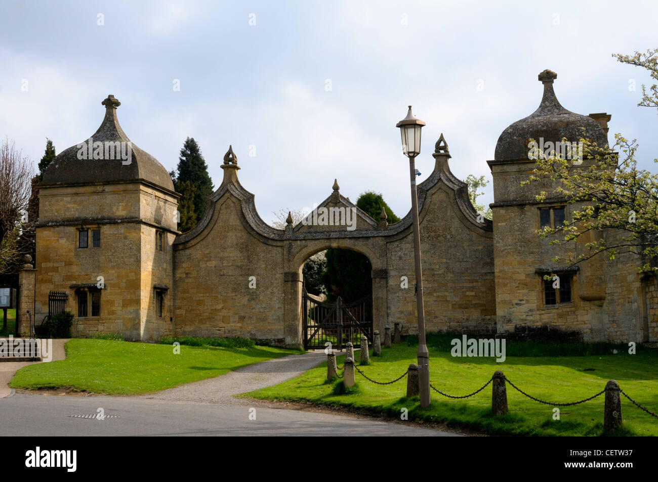 Old campden house hi-res stock photography and images - Alamy