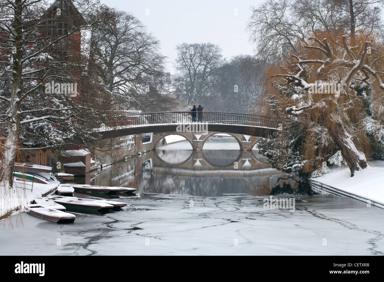 River Cam Trinity College, Ice on the river Cam, Cambridge snow Stock ...