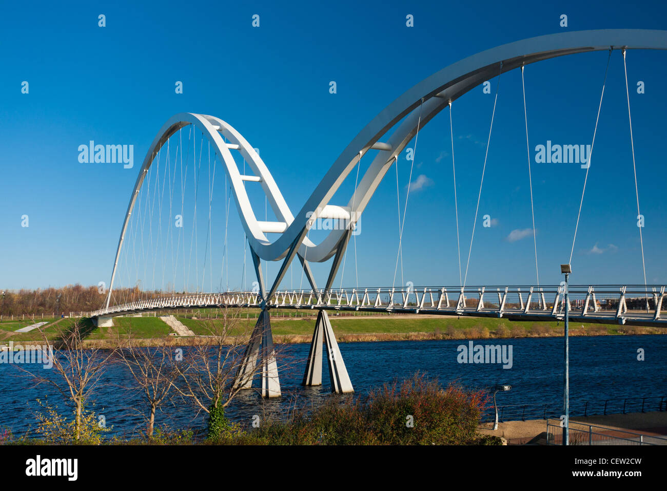 Infinity bridge spanning river tees hi-res stock photography and images ...