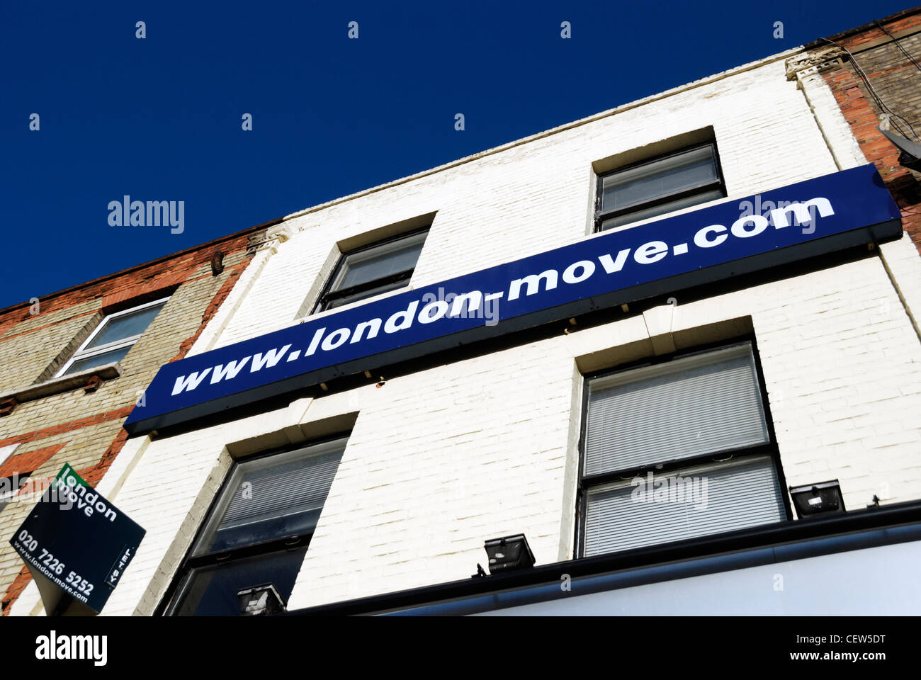 www.london-move.com estate agent sign, London, England Stock Photo - Alamy