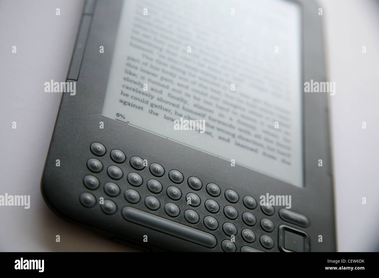 Reading a book on a Kindle device Stock Photo - Alamy