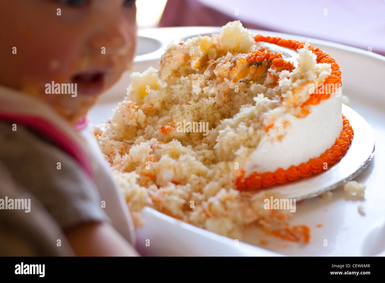 Half eaten cake hi-res stock photography and images - Alamy