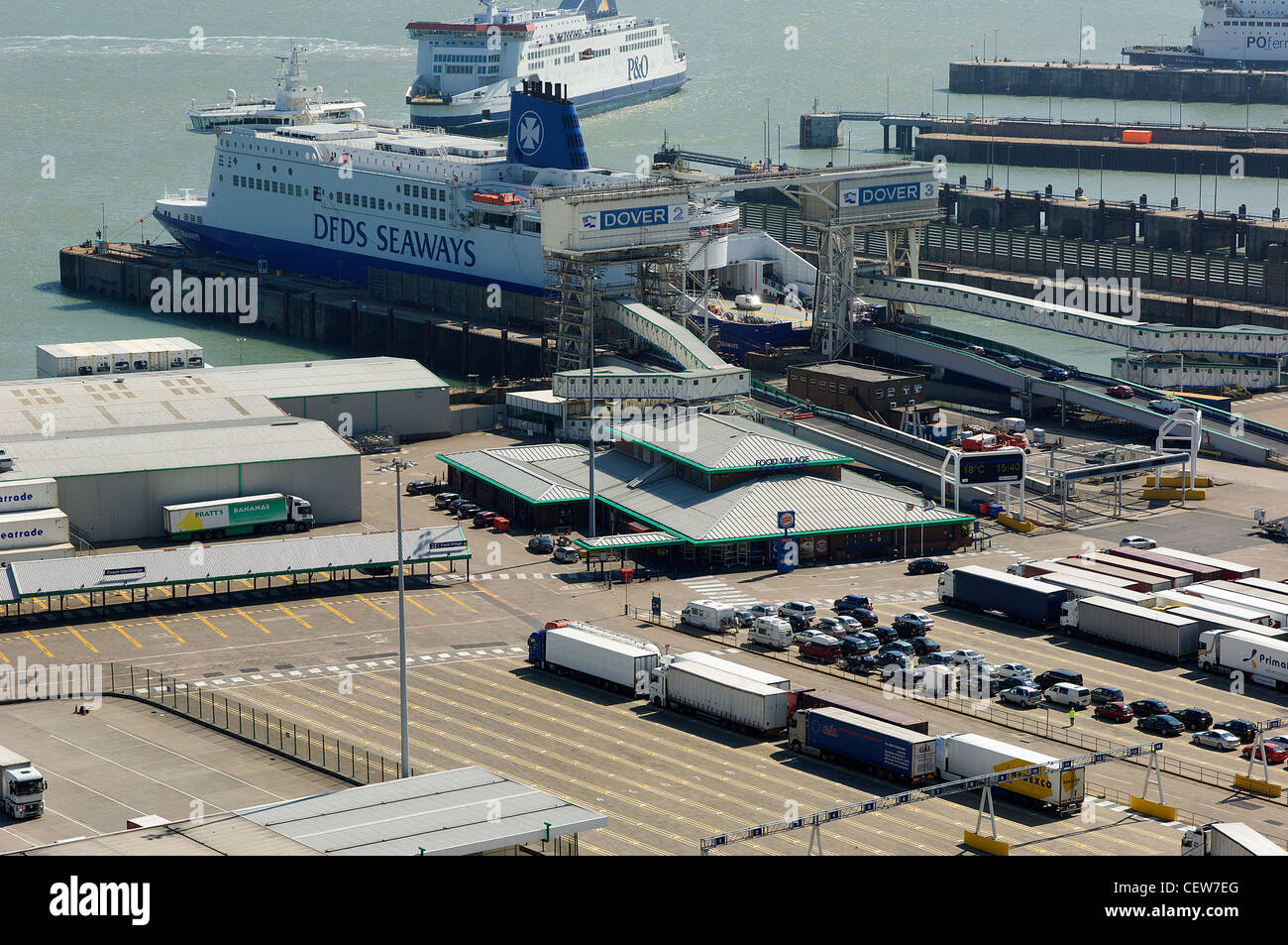 Loading cars onto ferries hi-res stock photography and images - Alamy