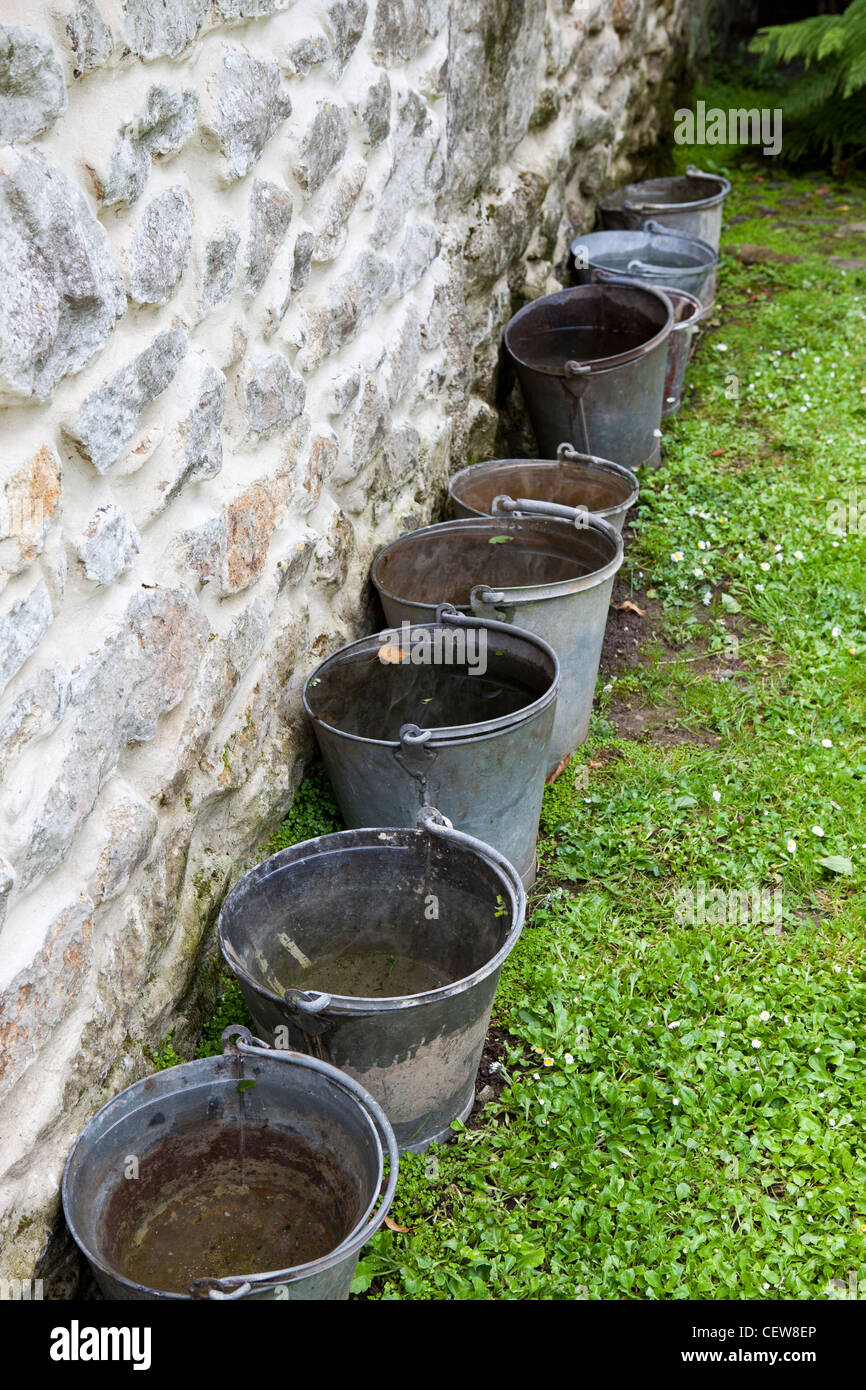 Metal pails hi-res stock photography and images - Alamy